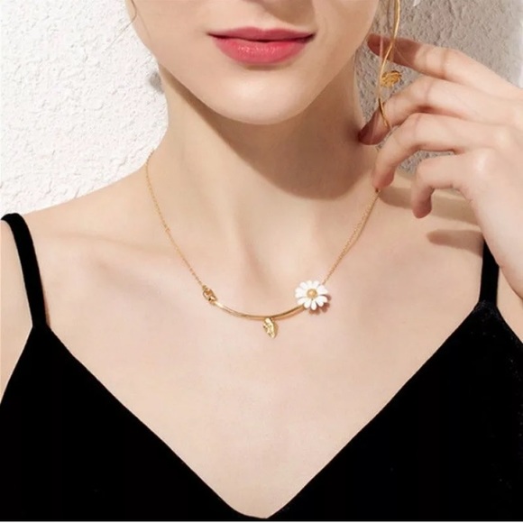 Jewelry | Daisy Flower Necklace | Poshmark